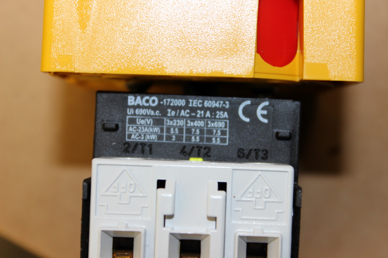 BACO DISCONNECT SWITCH, MODEL:172000 25 AMPS 3 POLE