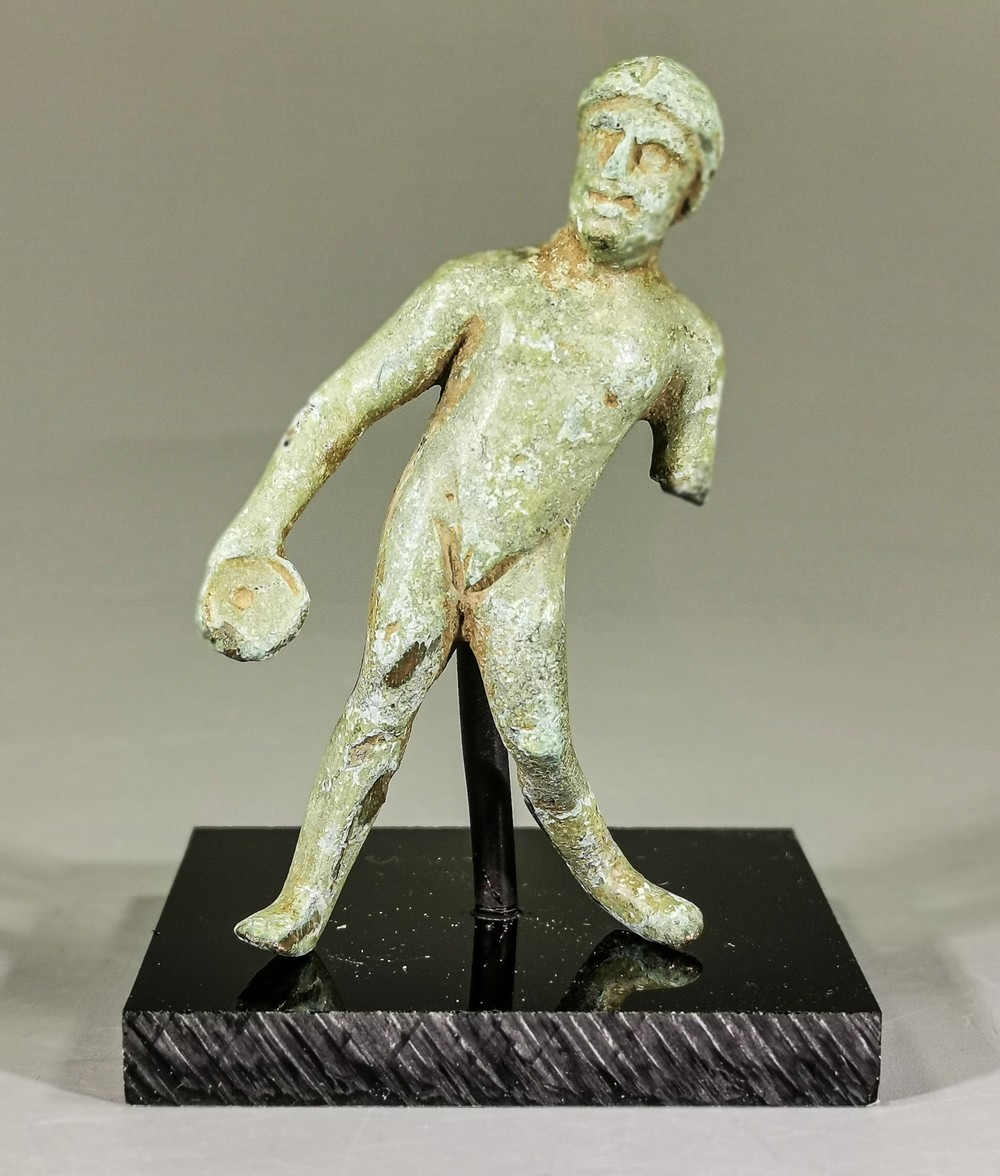Ca.200 AD. Attractive Roman bronze statue of an athlete holding a disc ...