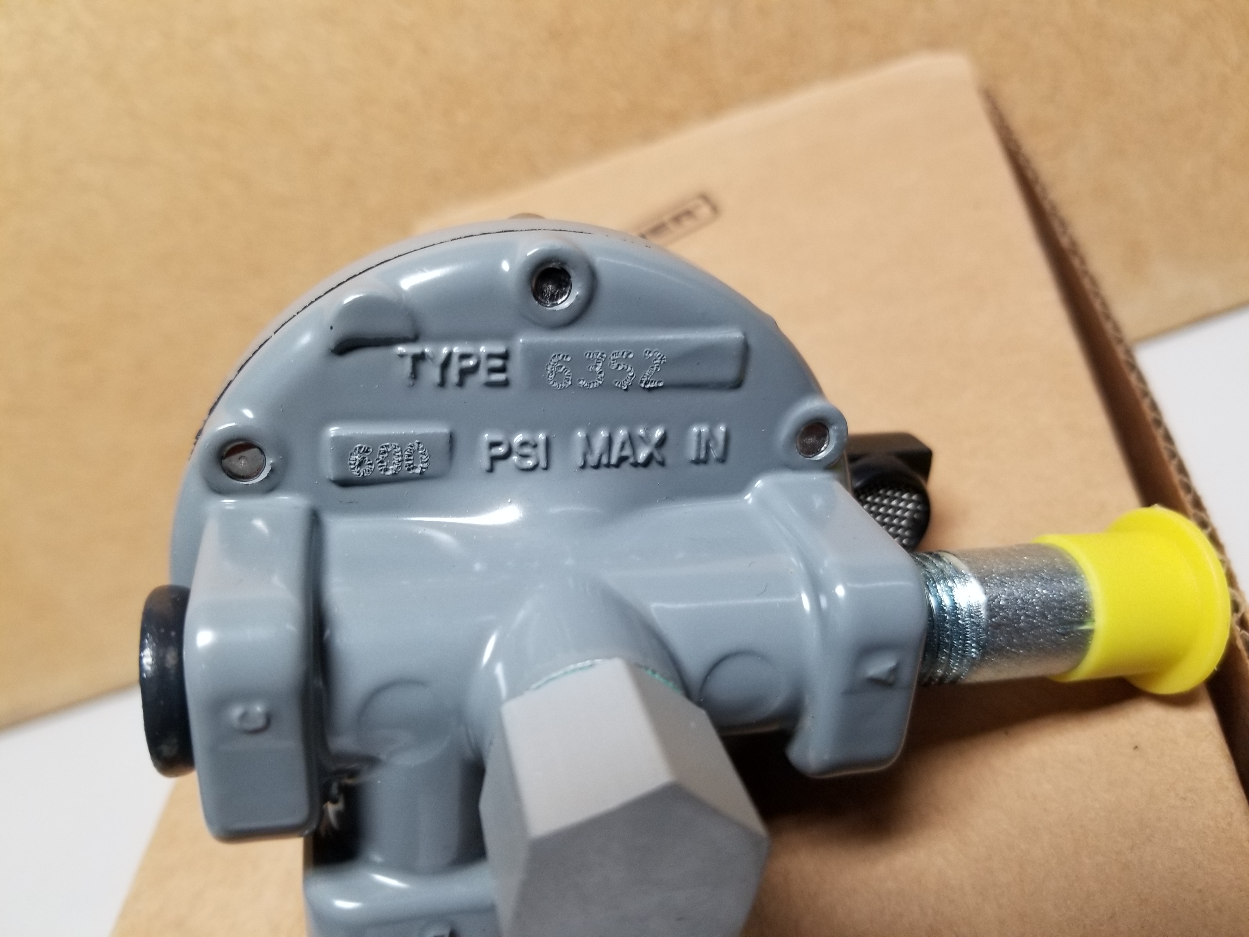 NEW FISHER PRESSURE REDUCING REGULATOR 6352-25810523