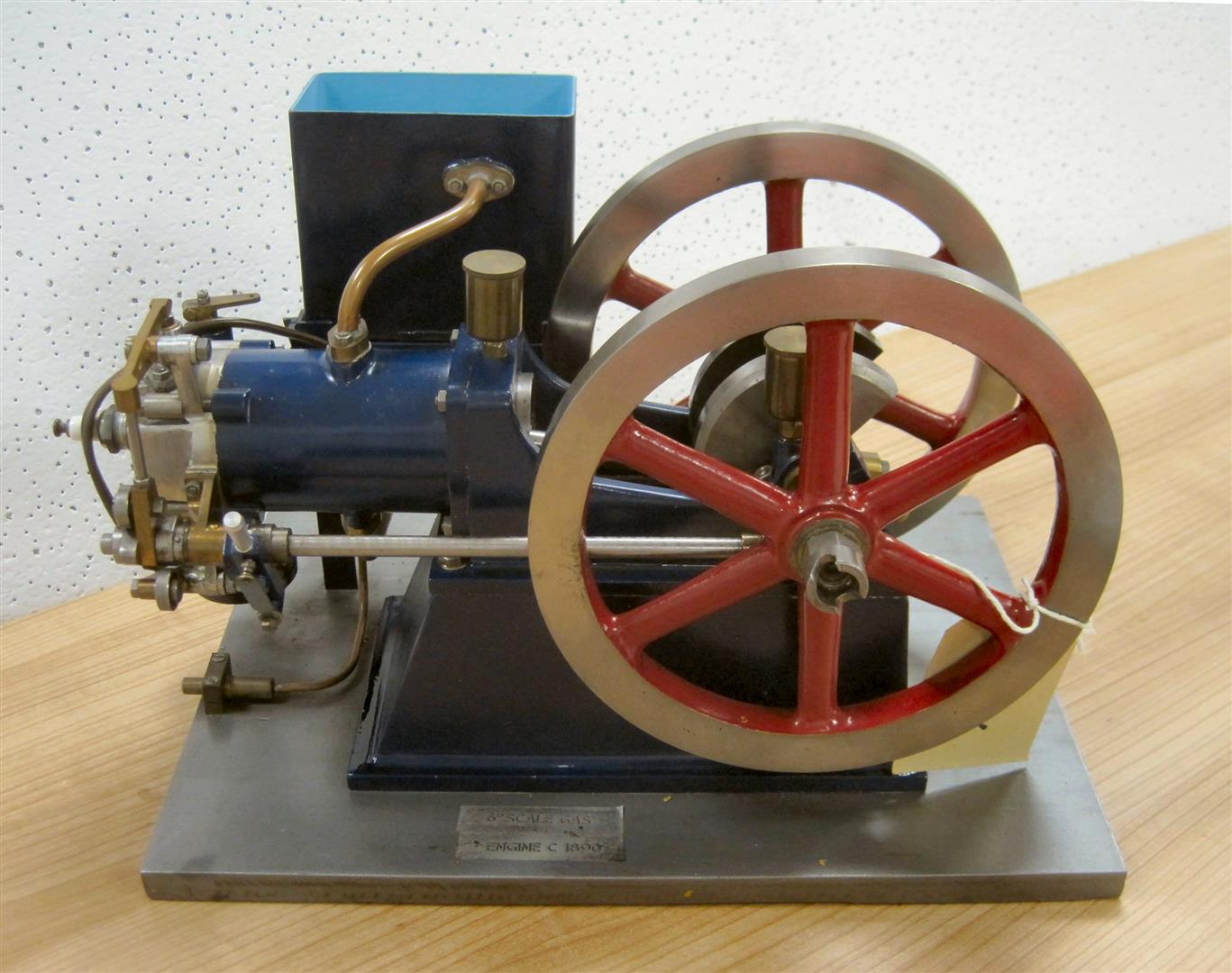 Wyvern 40cc side shaft gas engine designed by ET Westbury and featured ...