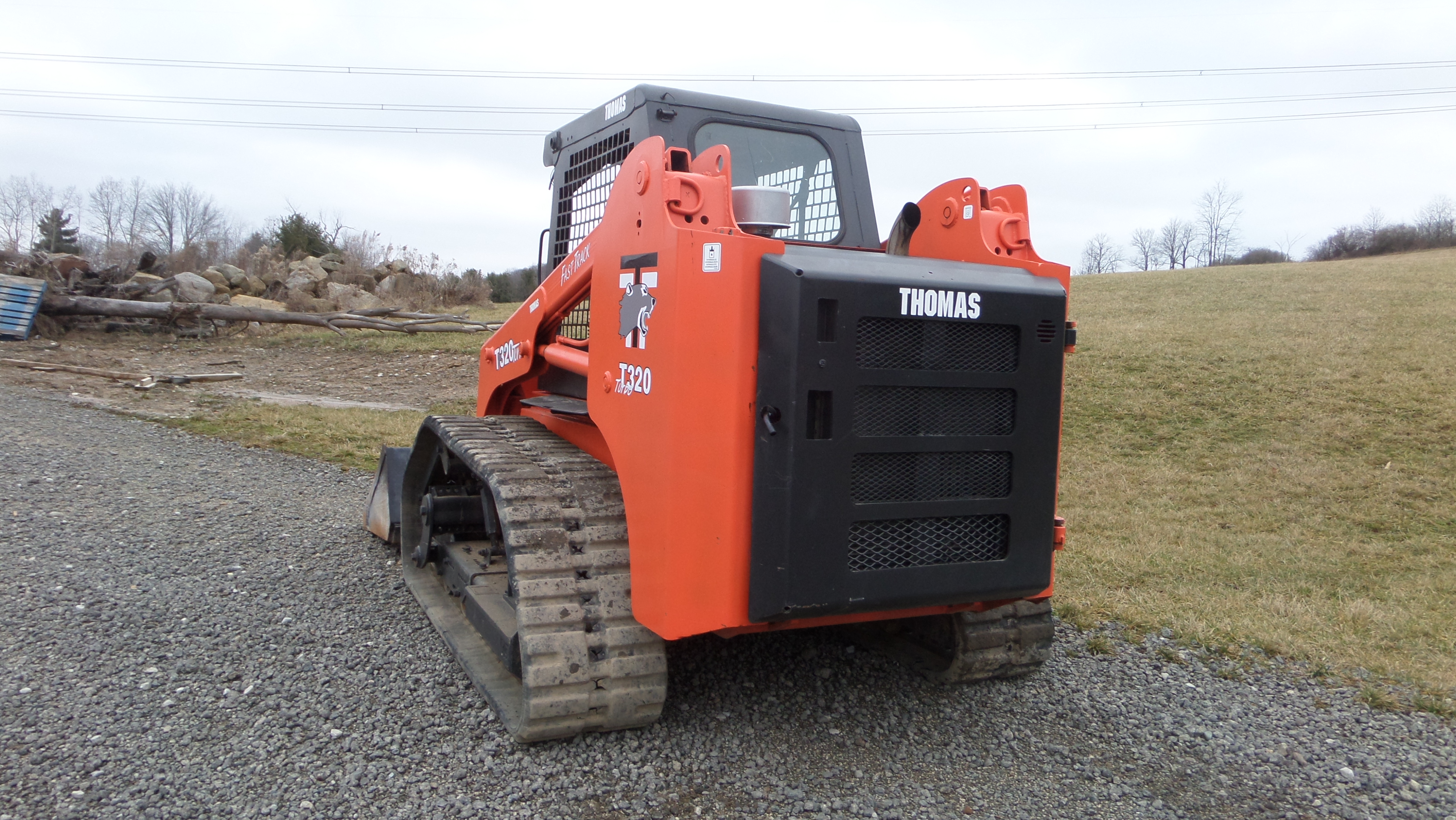 THOMAS T320 TRACK SKID LOADER- 2200 HRS..KUBOTA DIESEL