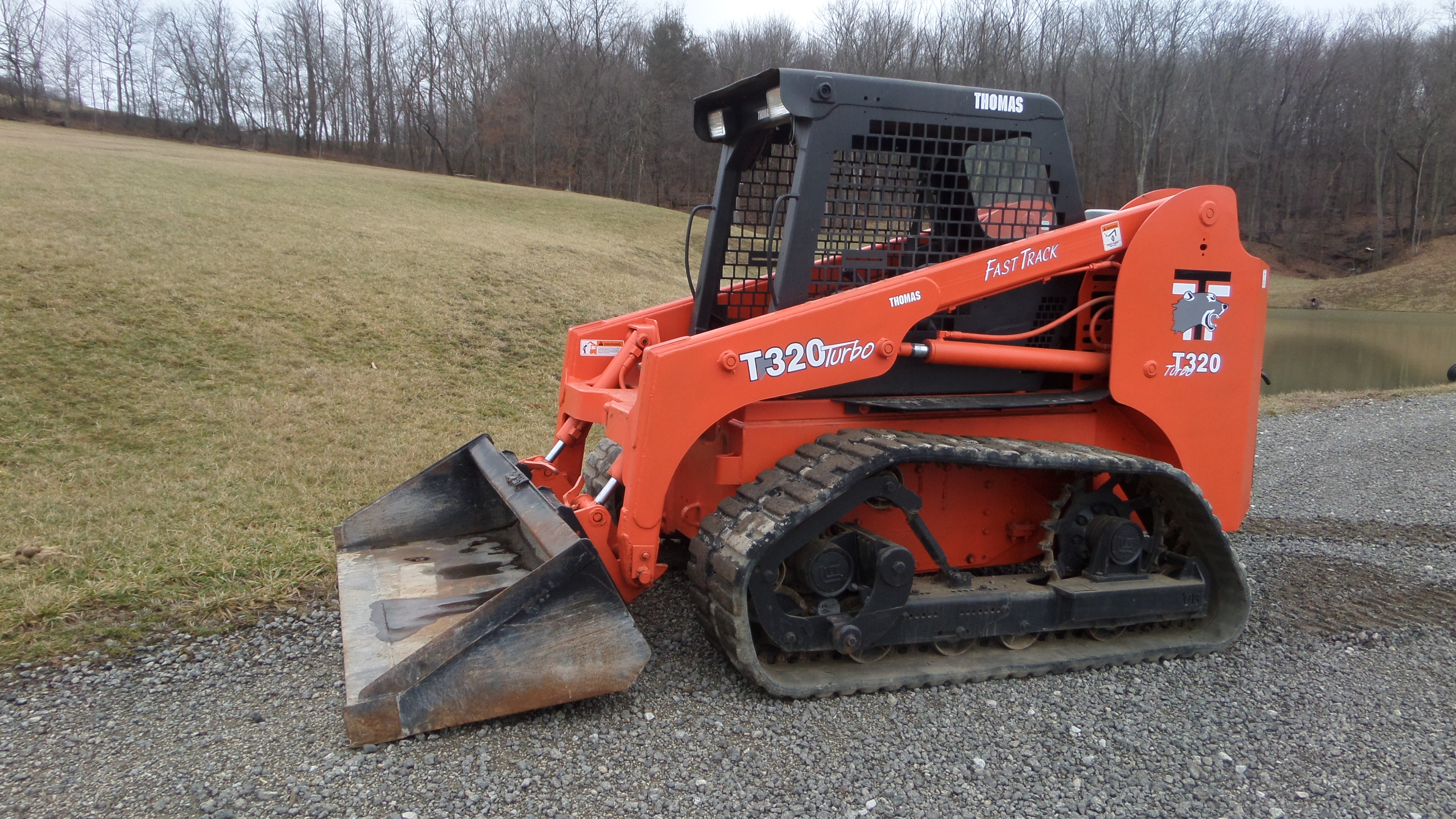 THOMAS T320 TRACK SKID LOADER- 2200 HRS..KUBOTA DIESEL
