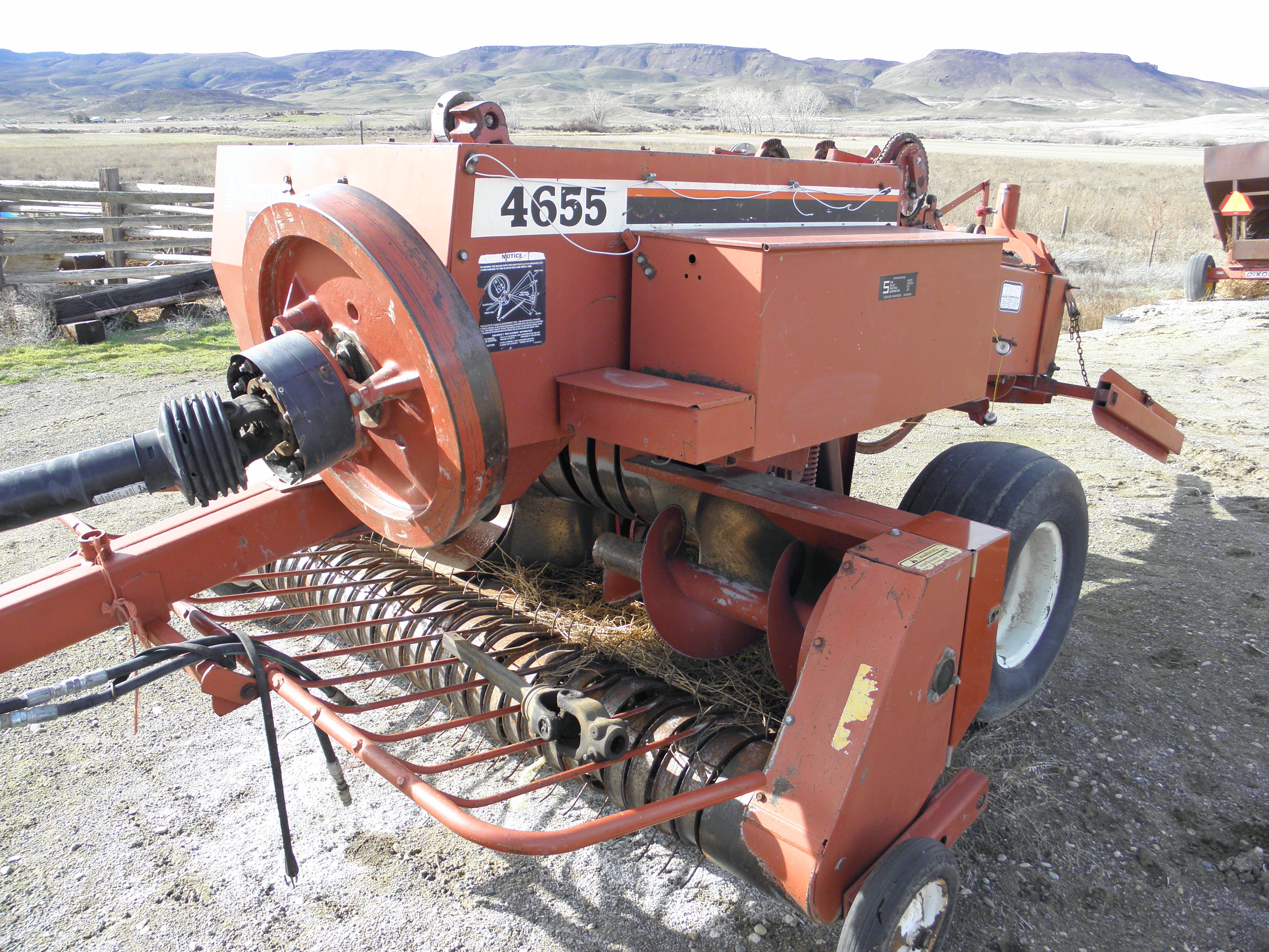 Lot 18 Hesston 4655 Inline baler 16x18
