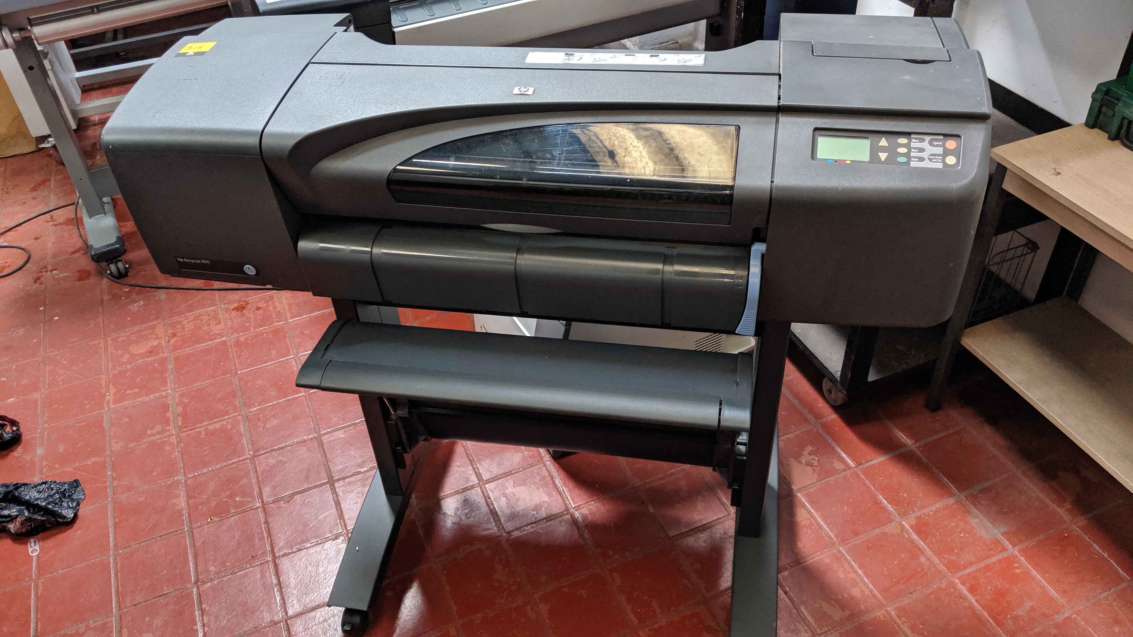 HP DesignJet 800 wide format printer, 24" capacity, model C7779B ...