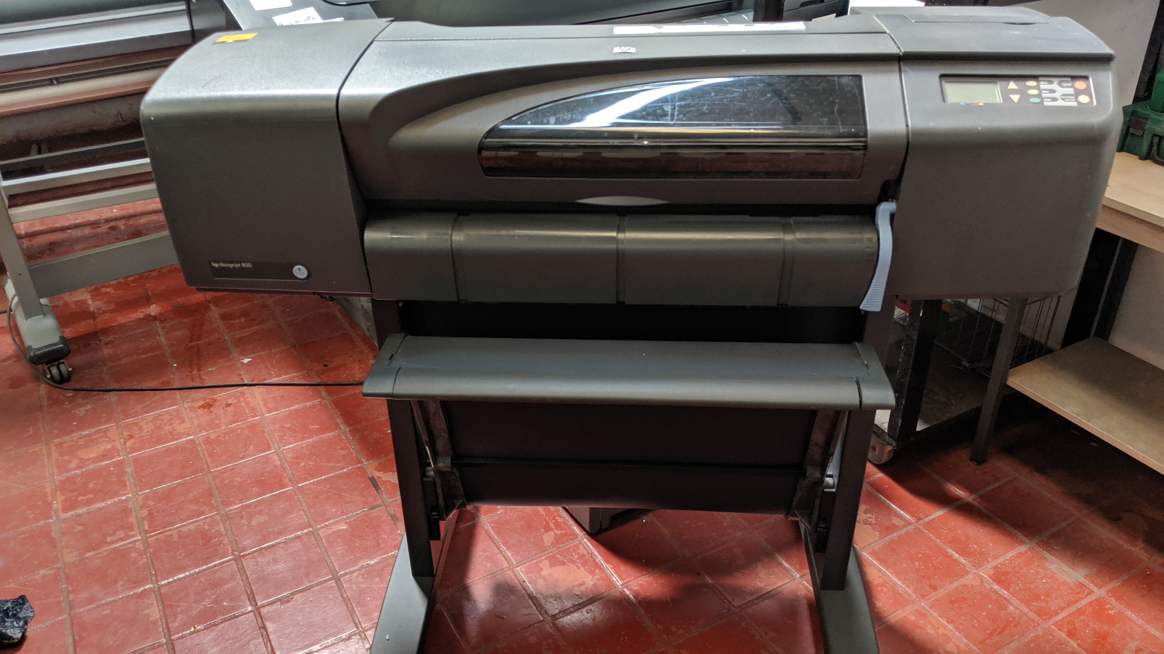 HP DesignJet 800 wide format printer, 24" capacity, model C7779B ...