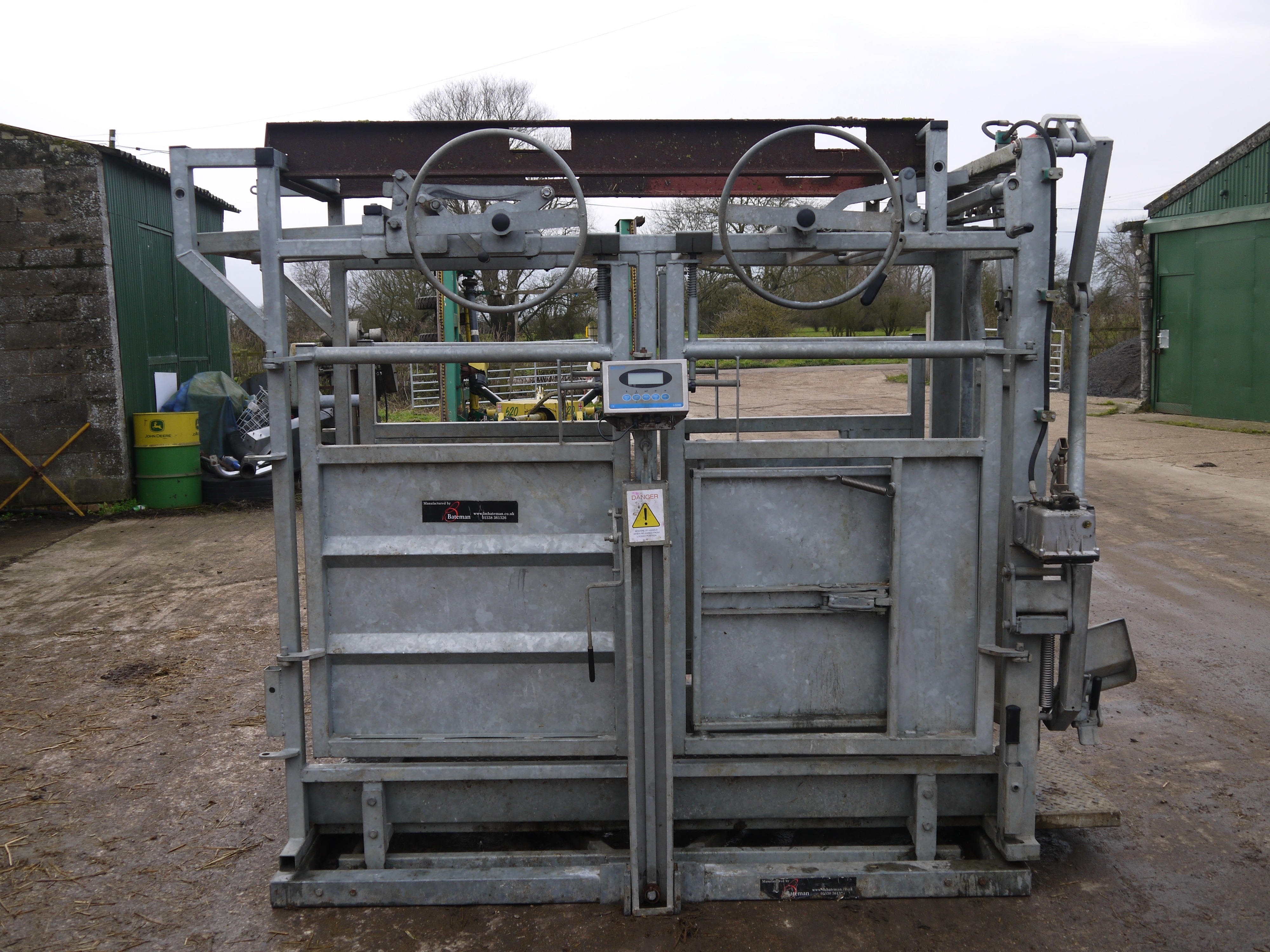 Bateman Cattle Crush with weigher (salter) and hydraulic neck scoop ...