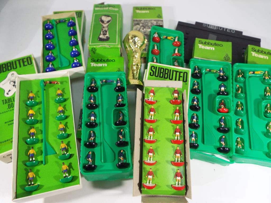 Subbuteo - a collection of vintage Subbuteo teams to include 'OO' scale ...