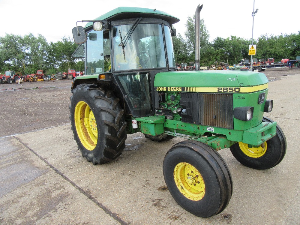 John Deere 2850 2wd Tractor. 6646 hrs. V5 will be supplied. Reg.No ...