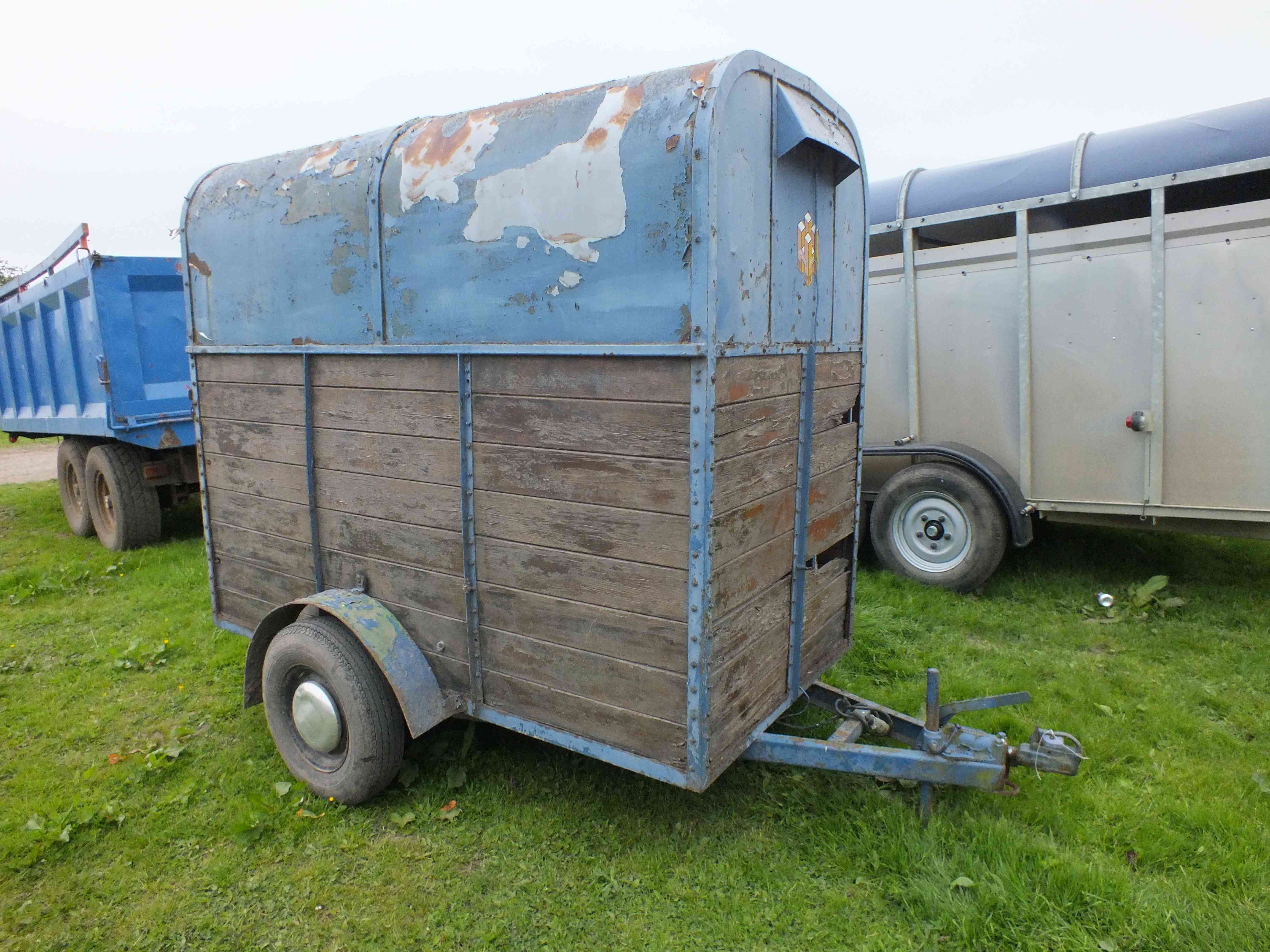 5013 Richardson single axle livestock trailer