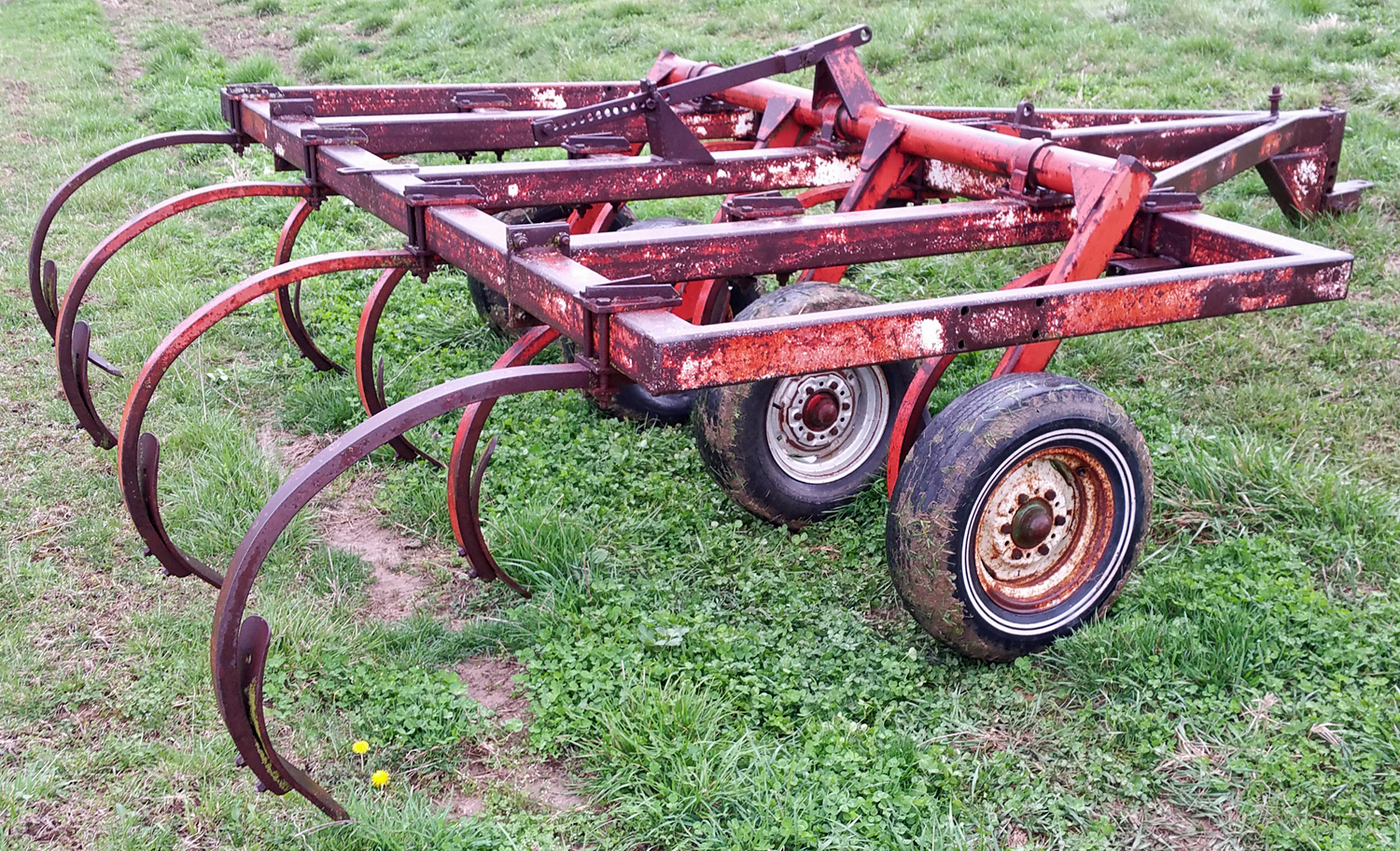 9â€™ pull type chisel plow, 10-shanks