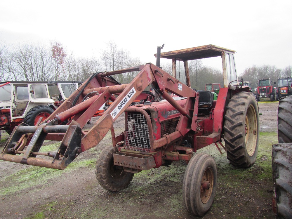 International 674 2wd Tractor c/w Quicke 3260 Loader & Quick Hitch