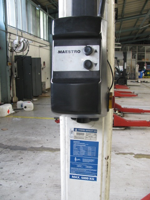 Stenhoj Type 004703 2-Post vehicle lift Capacity 5,000kg Date of ...