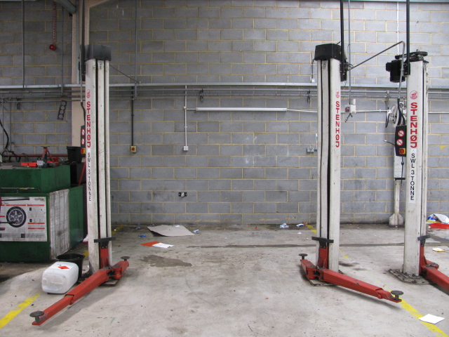 Stenhoj Type 0995112 2.305 2-Post vehicle lift Capacity 3,000kg Date of ...