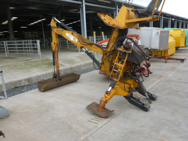 MCCONNELL P8 BACK ACTOR DIGGER