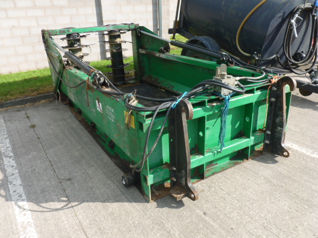 SPREAD -A- BALE STRAW SPREADER