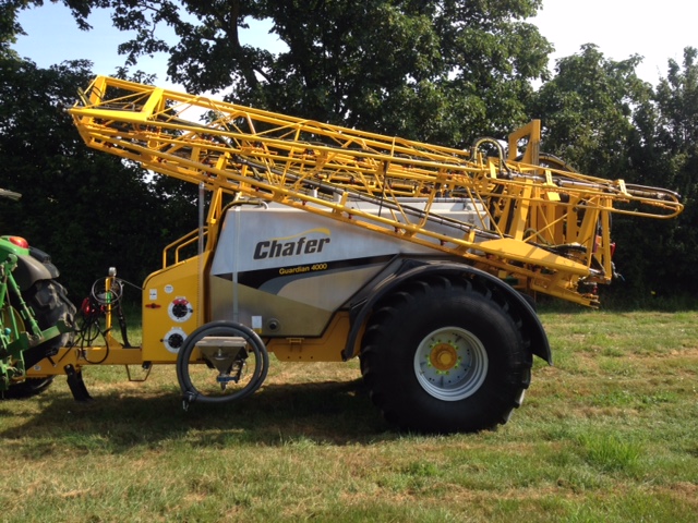 Chafer Guardian 24m 4000L trailed sprayer stainless steel lines. 10 ...