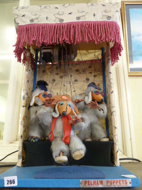 Pelham Puppets 'The Wombles' automated shop window display