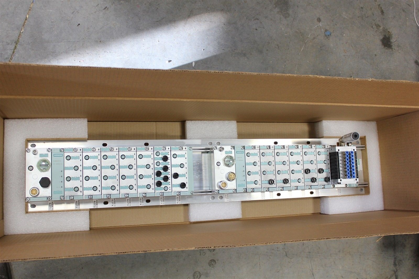 New Siemens simatic Et200 pro PLC i/o rack with modules. Unit has the ...