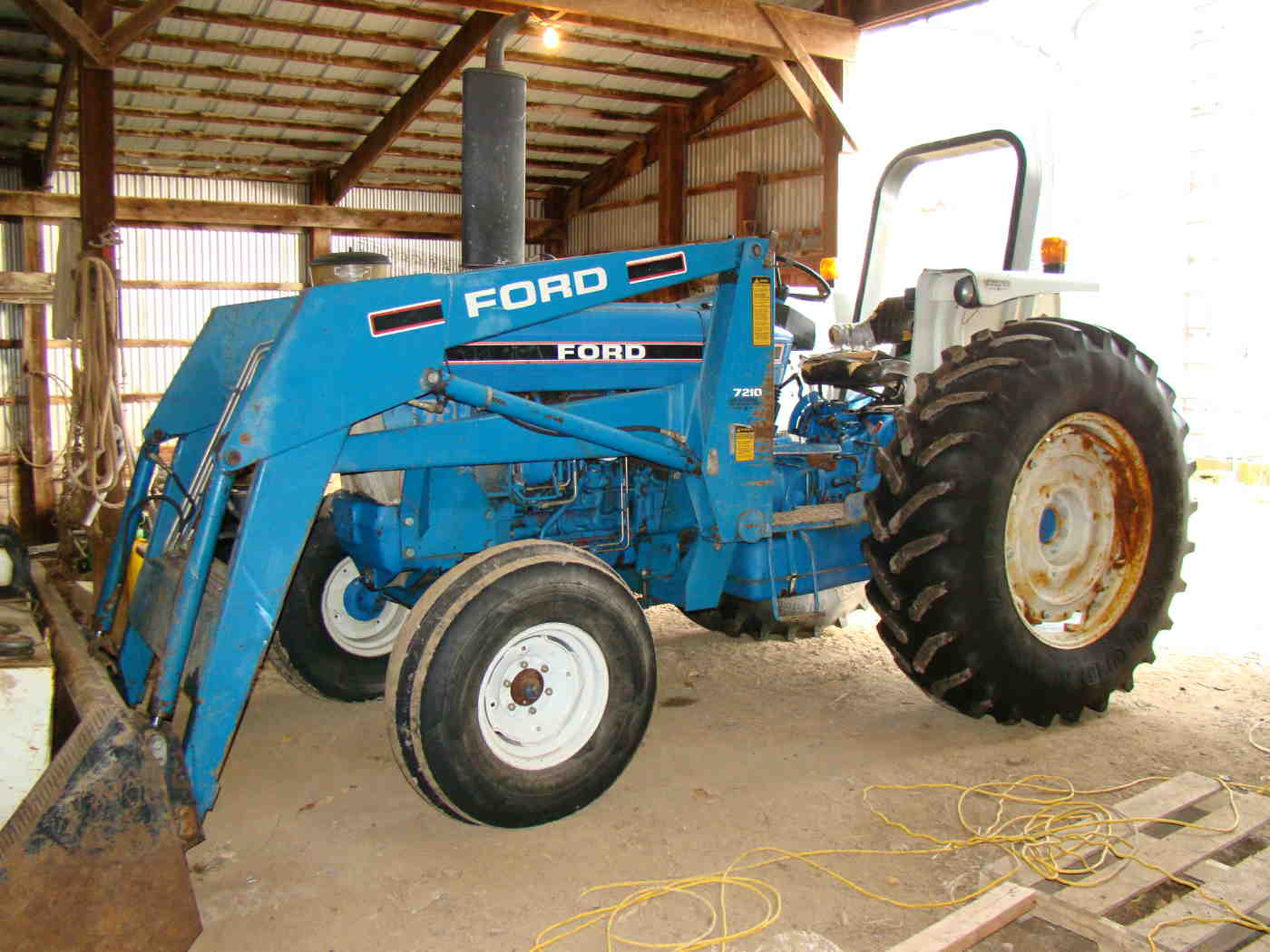 1990 Ford 7610 diesel utility tractor, 2wd, 2,080 hrs, 7210 loader w ...