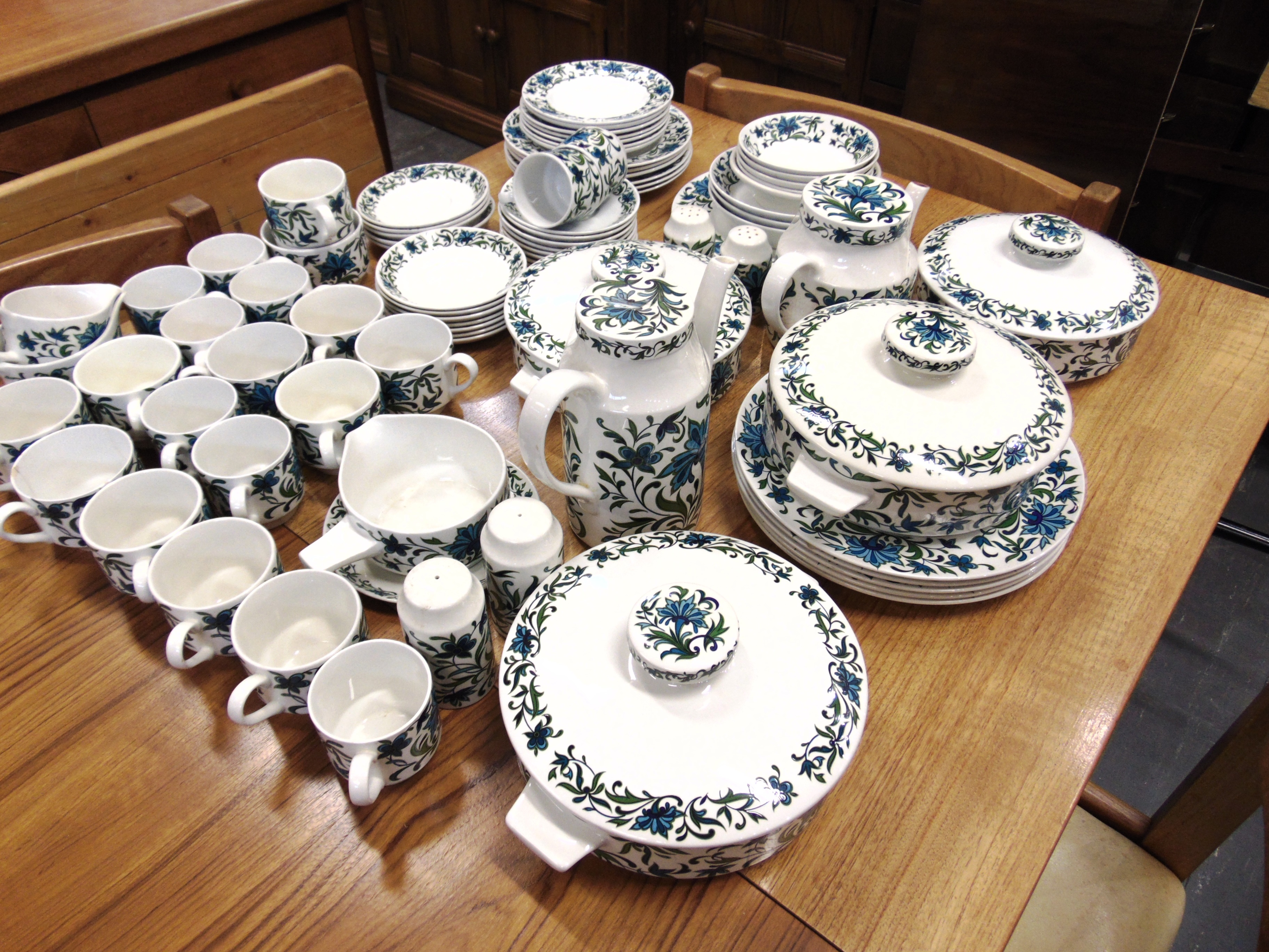 A LARGE COLLECTION OF MIDWINTER 'SPANISH GARDEN' DINNERWARE including ...