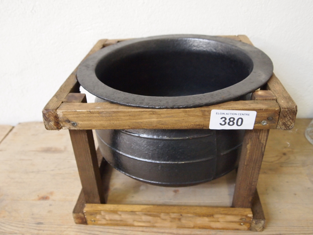 Sale Item: CAST IRON FALKIRK POT Vat Status: No Vat Buyers Premium ...