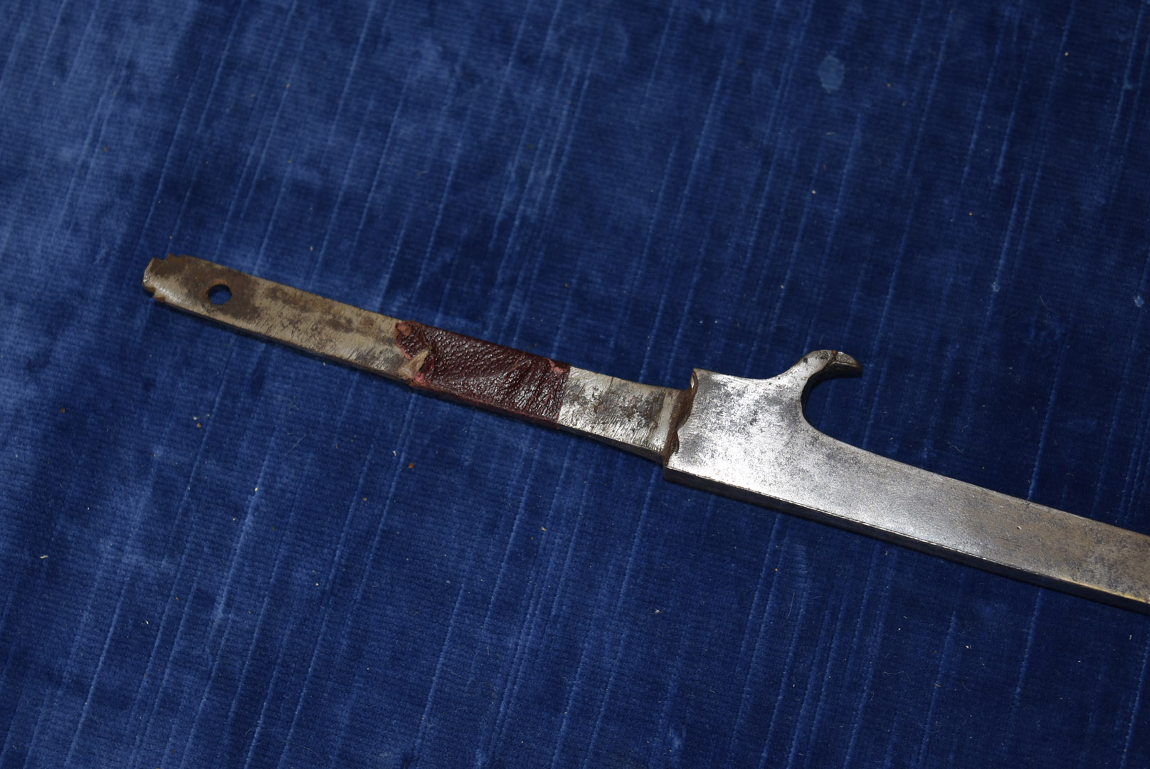 A Japanese Kabutowari or Hachiwara armour piercing dagger, with carved ...