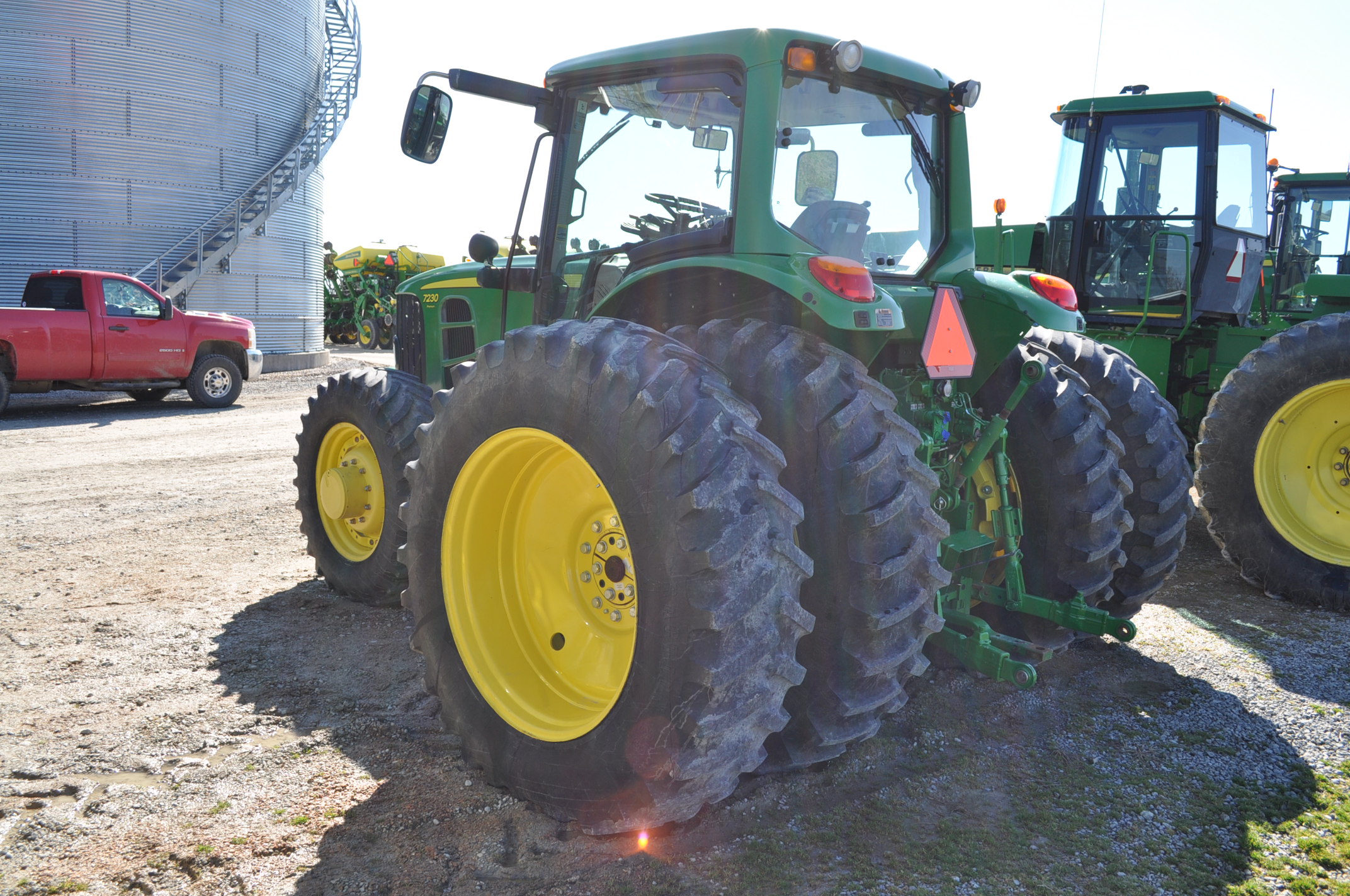 2011 John Deere 7230 Premium MFWD tractor, 18.4R38 duals, 14.9R28 front ...