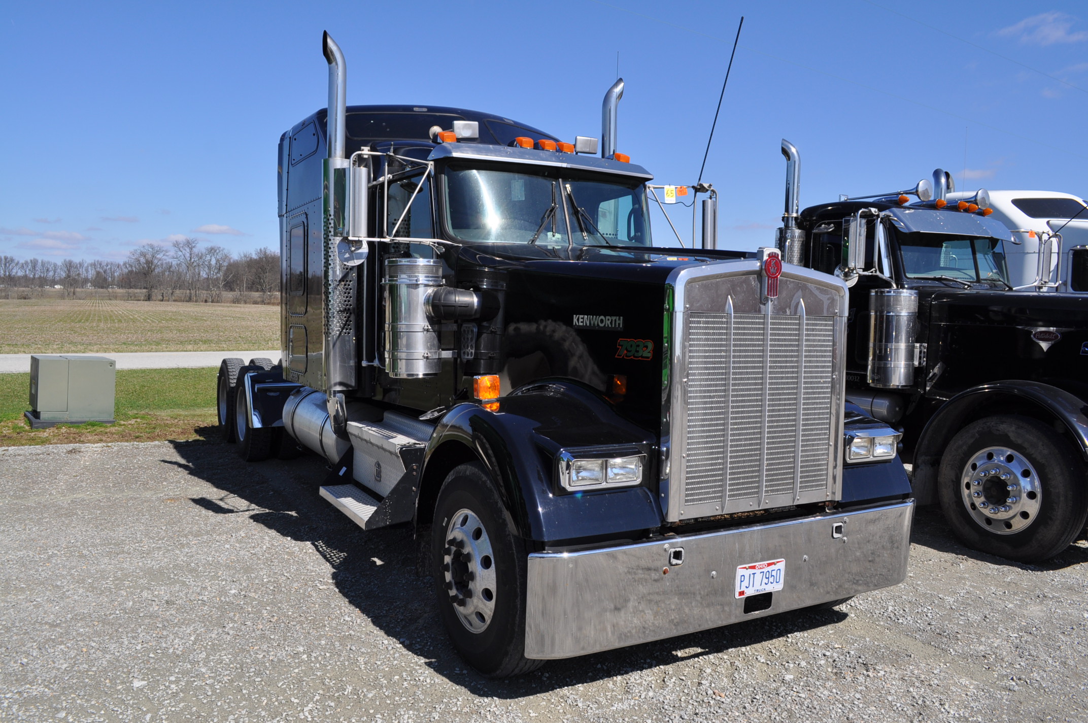 2007 Kenworth W900 semi truck, Aerodyne 72” double bunk, C15 CAT engine ...