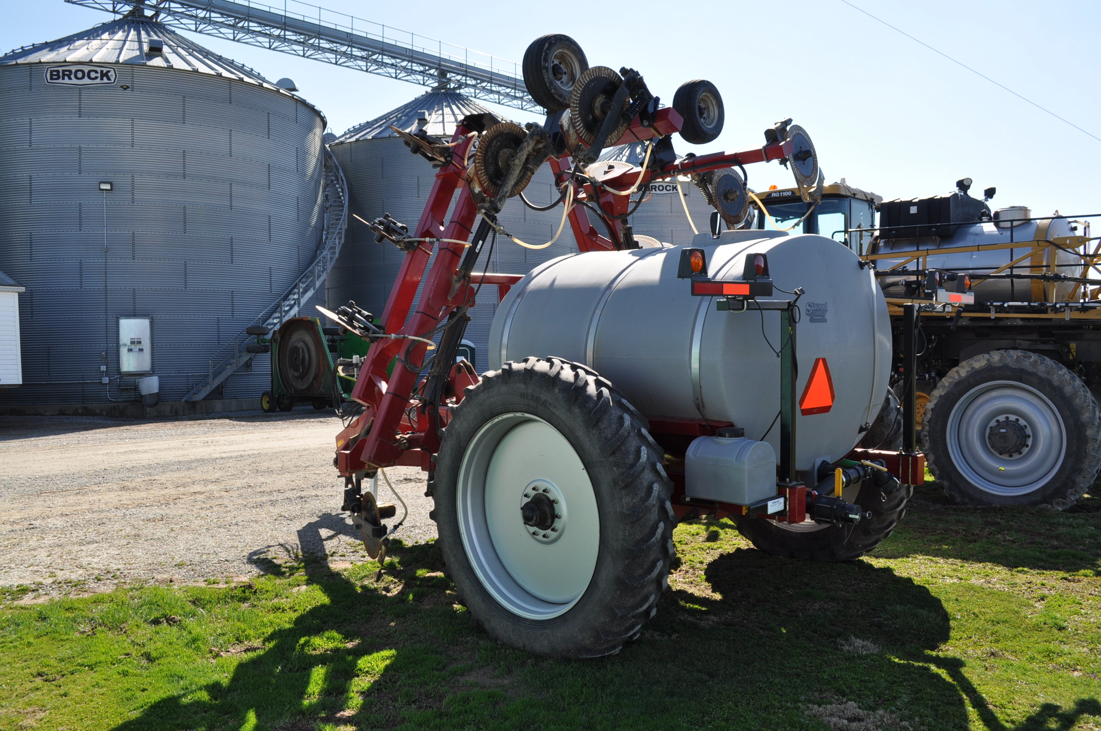 Case IH NPX 2800 28% applicator, 15-disc w/ knife, 1300 gallon tank ...