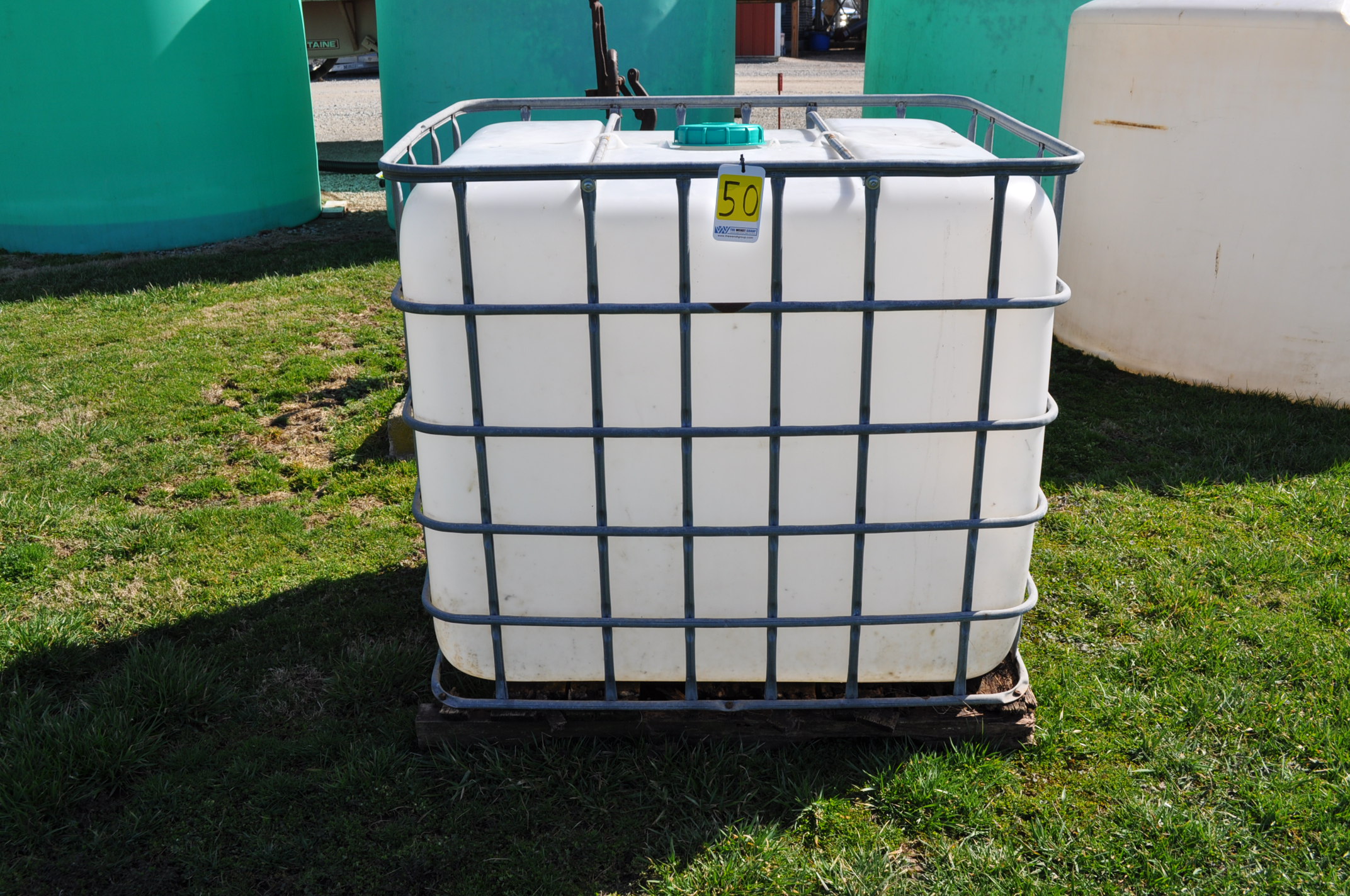 250 gal square Chemical shuttle with steel cage