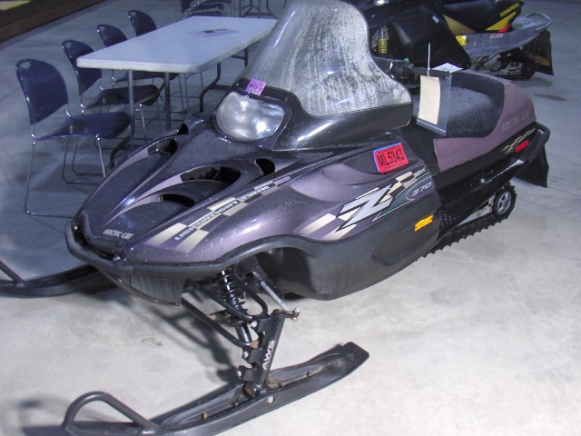 2001 ARCTIC CAT 370 4UF01SNW51T103381 snowmobile, sold with a signed title