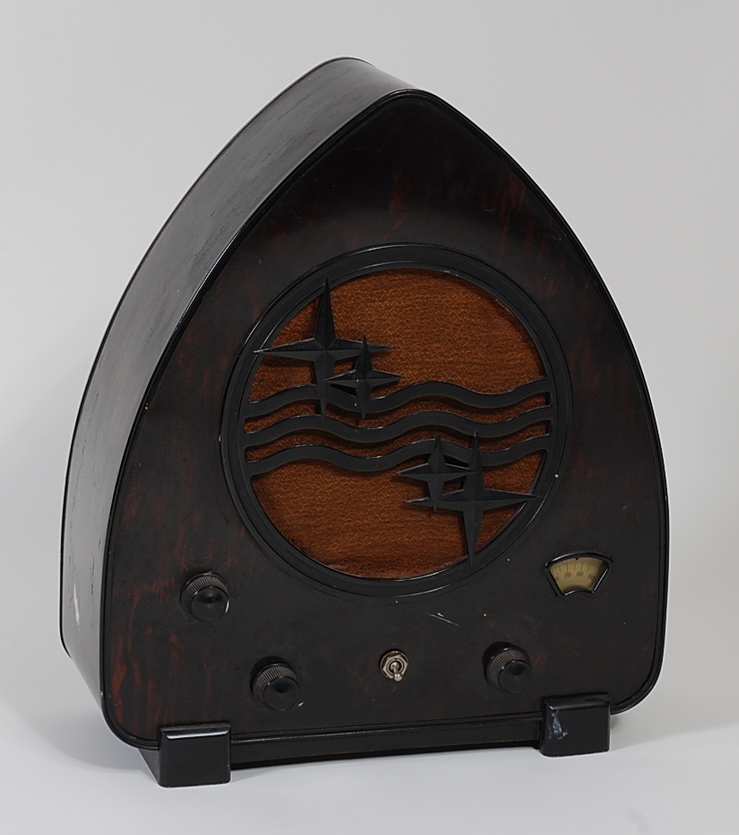 A Philips type 930A bakelite radio, Cathedral / Chapel Radio, 1931-1932 ...