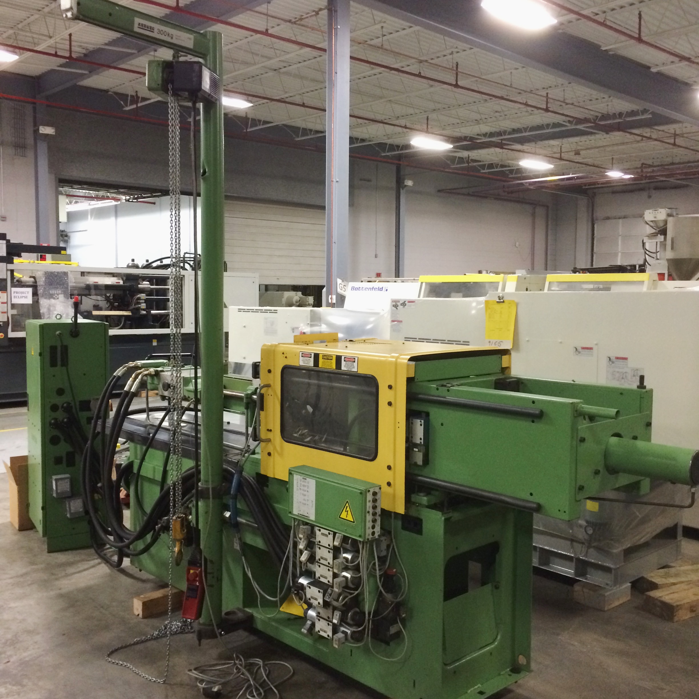 35 Ton, 1.9 oz. ARBURG Injection Molding Machine w/ Mold Crane & Hoist ...