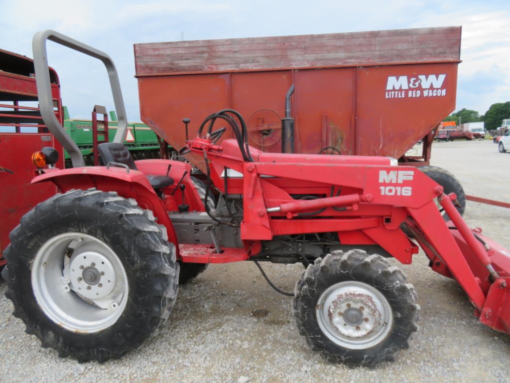 Massey Ferguson 1035 tractor w/1016 loader