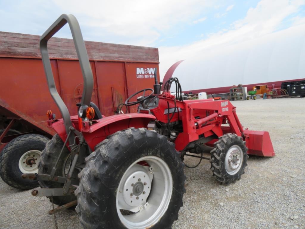 Massey Ferguson 1035 tractor w/1016 loader