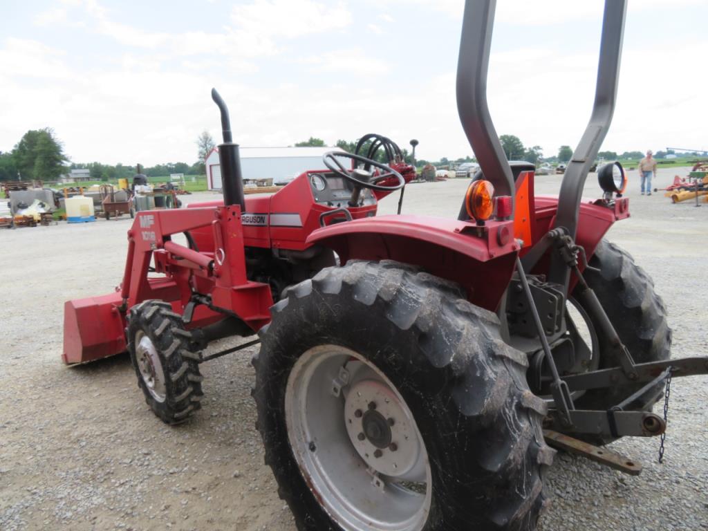 Massey Ferguson 1035 tractor w/1016 loader