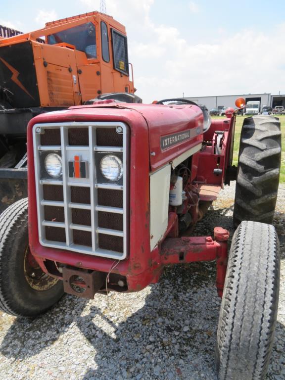 IH 454 tractor
