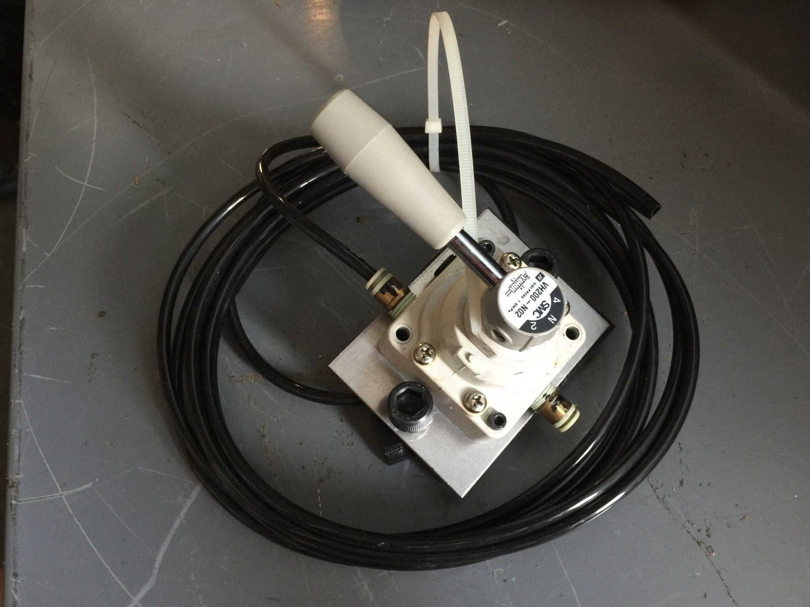 SMC: VH200-N02 1/4" Closed Center Rotary Hand Valve