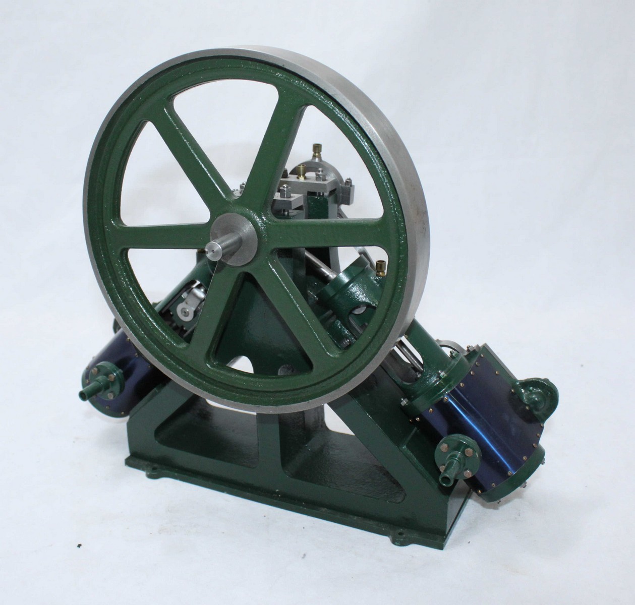 A well-engineered V-Twin steam engine, 26cm high x 30cm wide ...