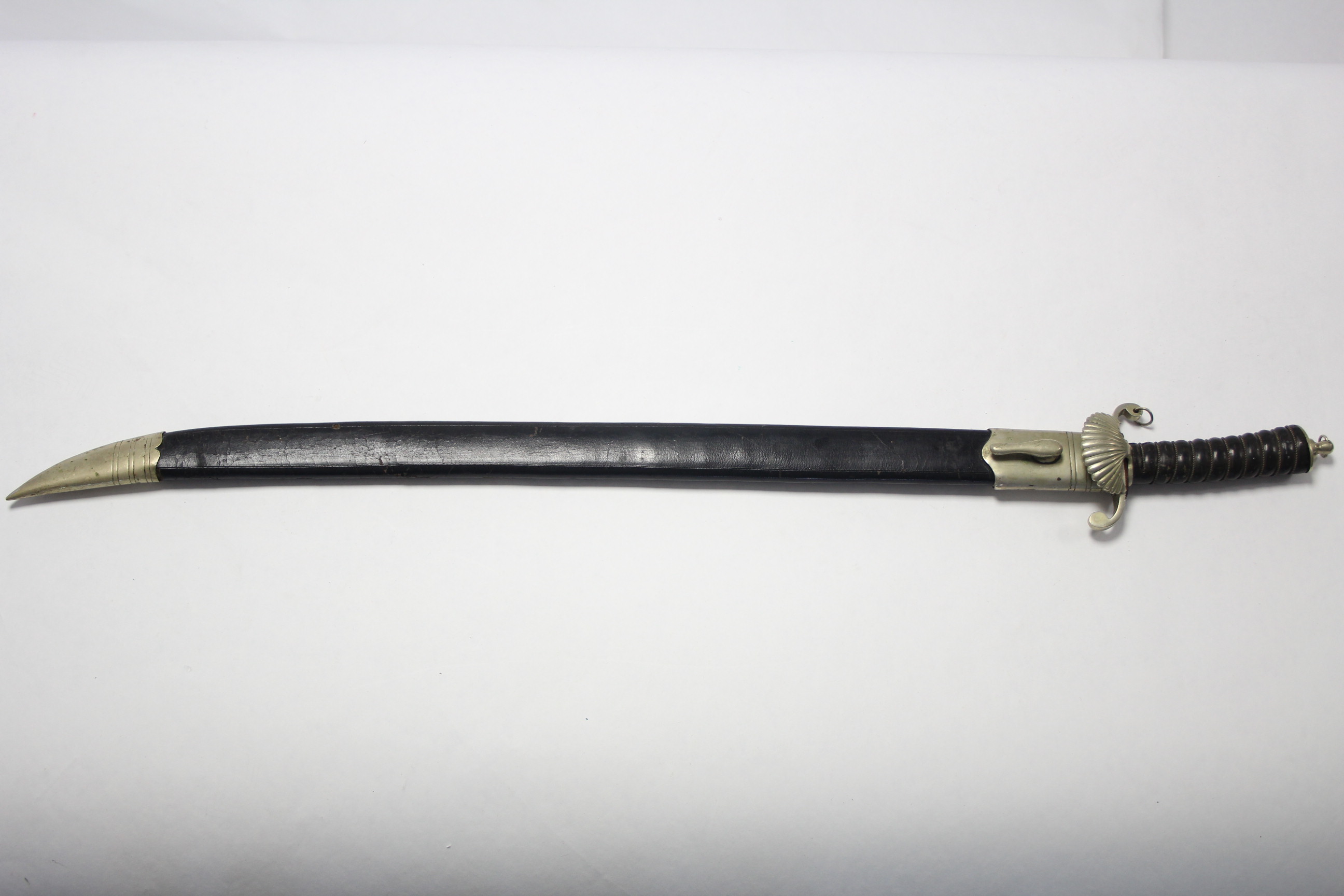 AN 18th CENTURY-STYLE GERMAN(?) HUNTING SWORD, with 24¾” long single ...