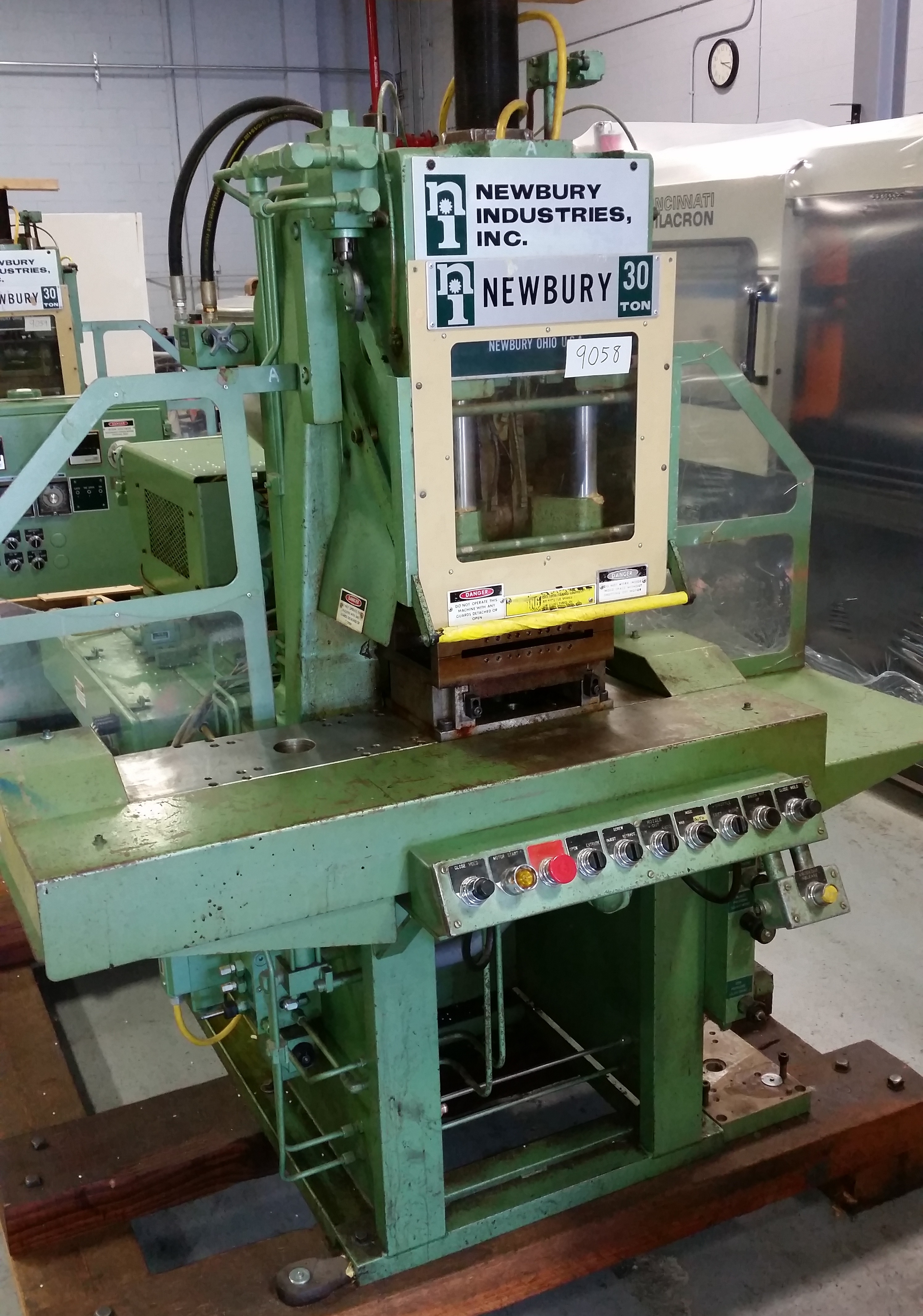 30 Ton, 4 oz. NEWBURY Shuttle Injection Molding Machine | Model: V4 ...