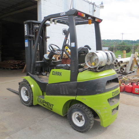 CLARK C25L LP PNEUMATIC TIRE FORK LIFT, S/N P232L-0023-9572KF, 4050 LBS ...