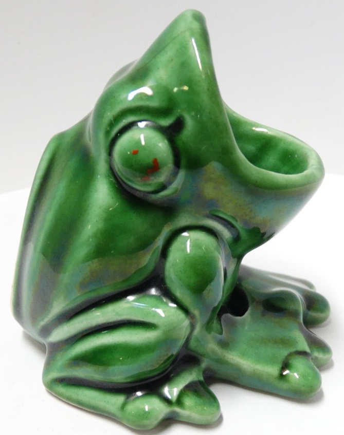 SYLVAC GREEN CERAMIC FROG MATCH STRIKE