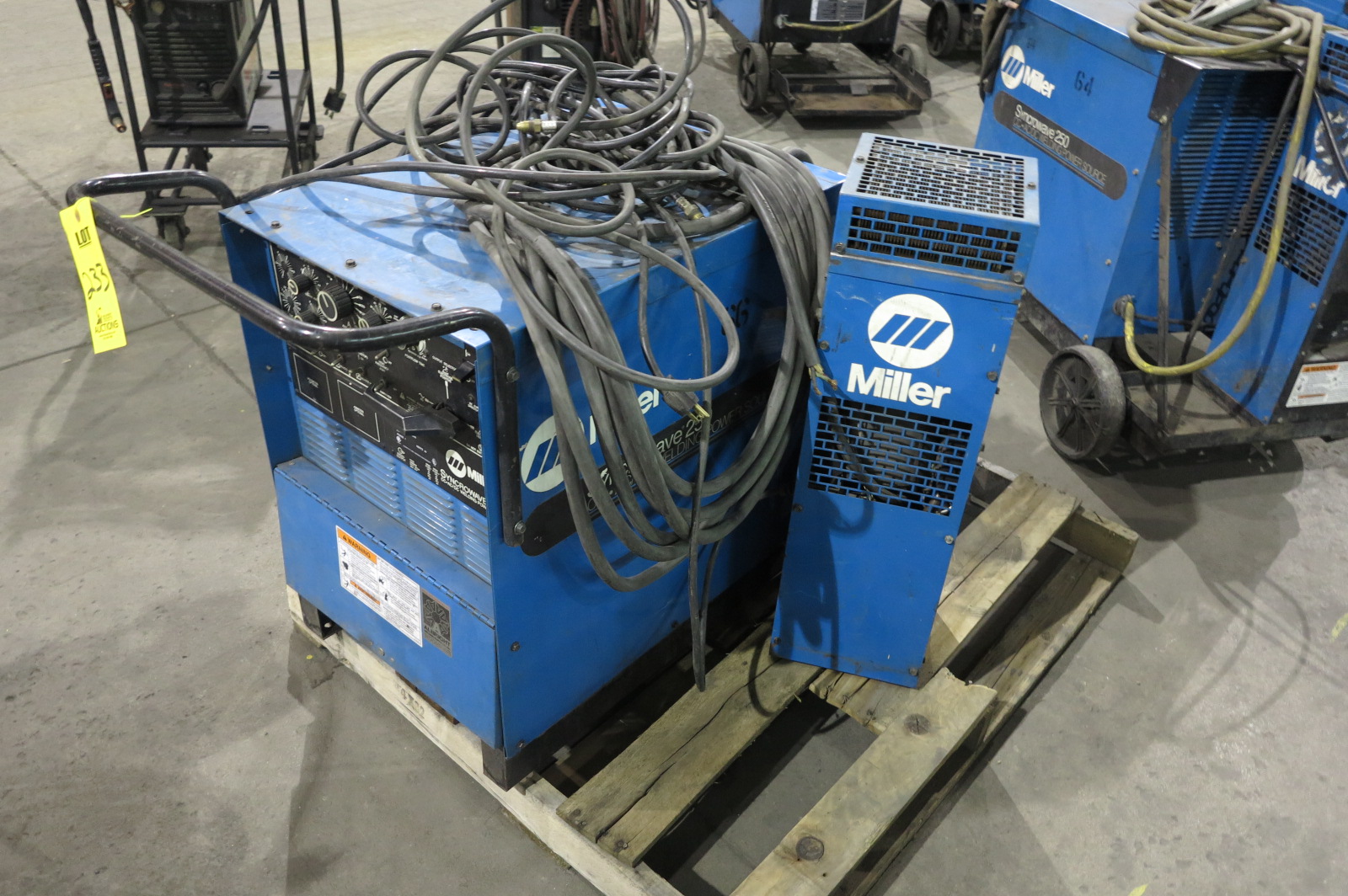 MILLER SYNCROWAVE 250 POWER SOURCE W/ MILLER WATERMATE 1A COOLING SYSTEM