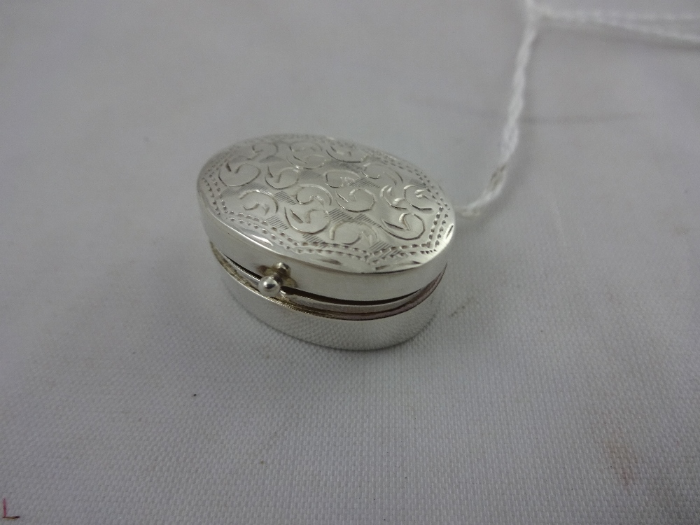 A small silver pill box with engraved lid, stamped 925 and CME ...