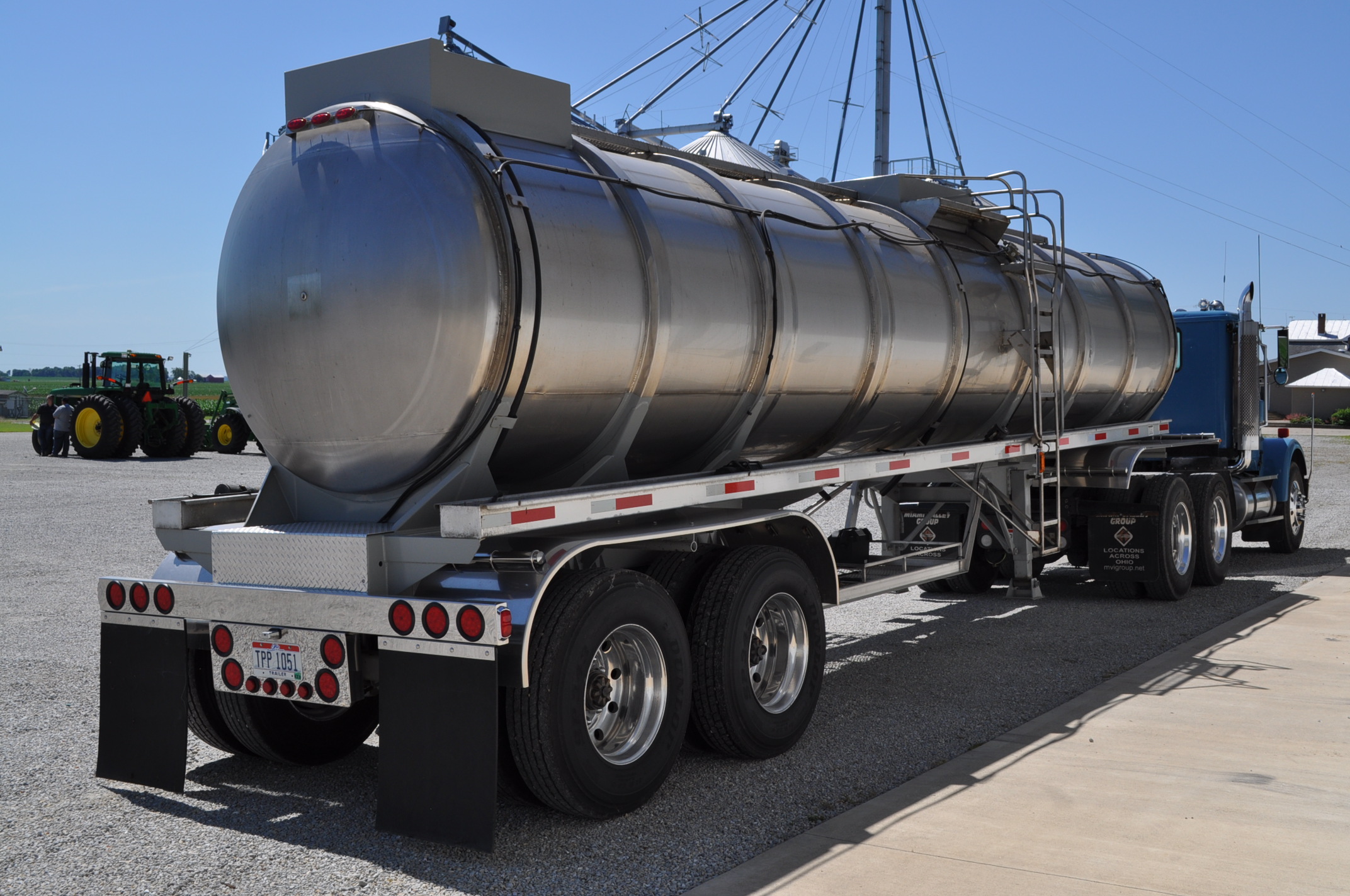 36ft 1982 6000 gal single wall SS tank trailer, baffles, spring ride ...