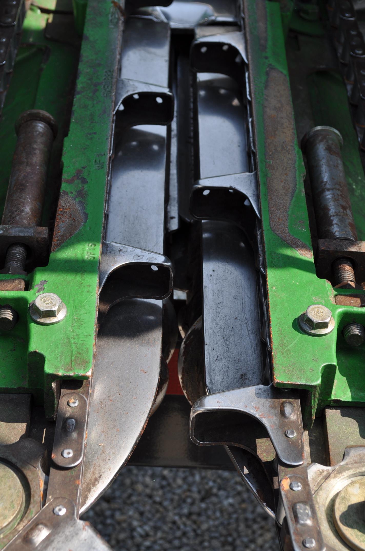 John Deere 612C corn head, Calmar intermeshing stalk rolls, hyd deck ...