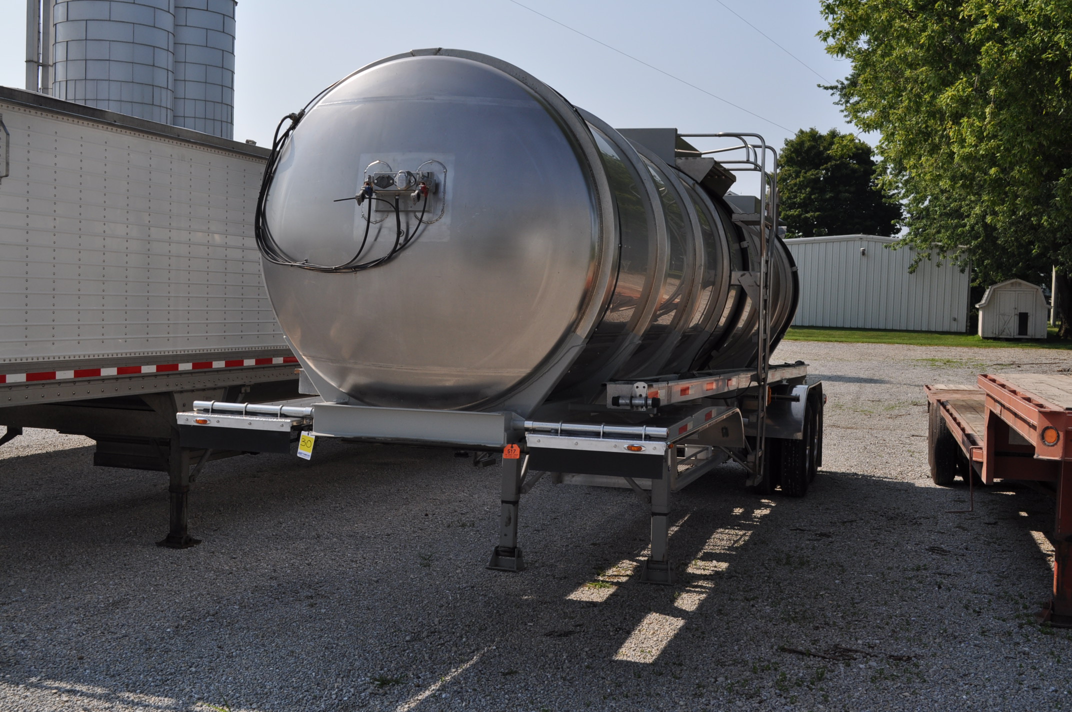 36ft 1982 6000 gal single wall SS tank trailer, baffles, spring ride ...