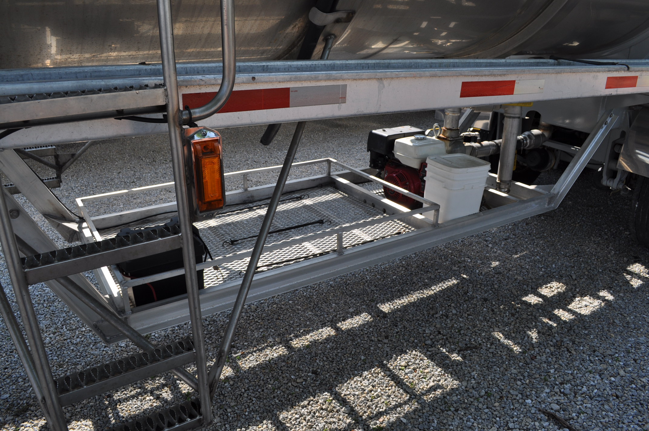 36ft 1982 6000 gal single wall SS tank trailer, baffles, spring ride ...