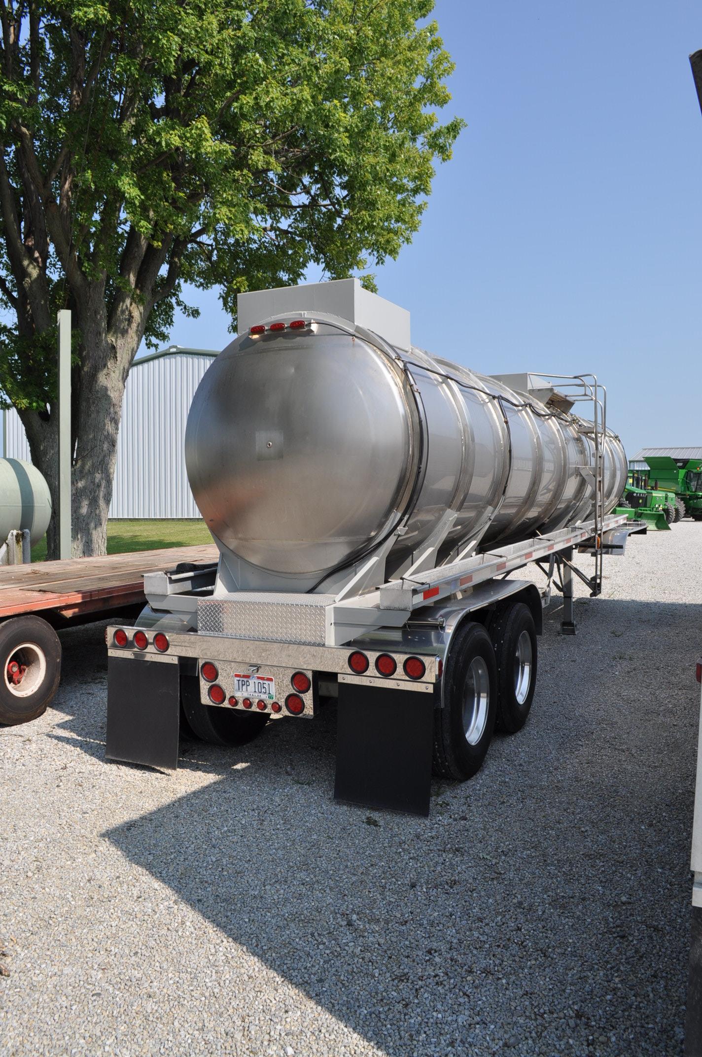 36ft 1982 6000 gal single wall SS tank trailer, baffles, spring ride ...